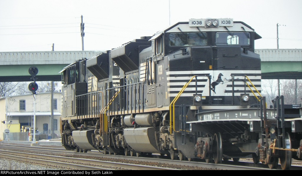 NS 1038 trailing train B09